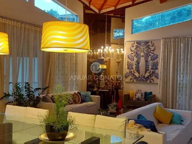 Casa de Condomínio com 4 Quartos e 4 banheiros à Venda, 501 m² por R$ 2.900.000