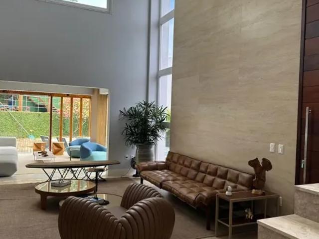 Casa de Condomínio com 4 Quartos e 5 banheiros à Venda, 1100 m² por R$ 4.999.999