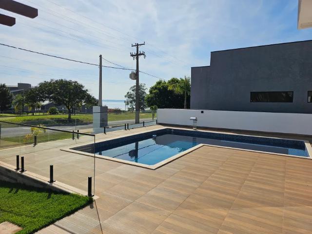 Casa de Condomínio com 4 Quartos e 5 banheiros à Venda, 170 m² por R$ 1.100.000