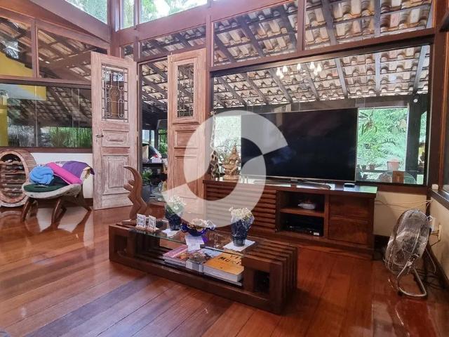 Casa de Condomínio com 4 Quartos e 5 banheiros à Venda, 251 m² por R$ 1.700.000