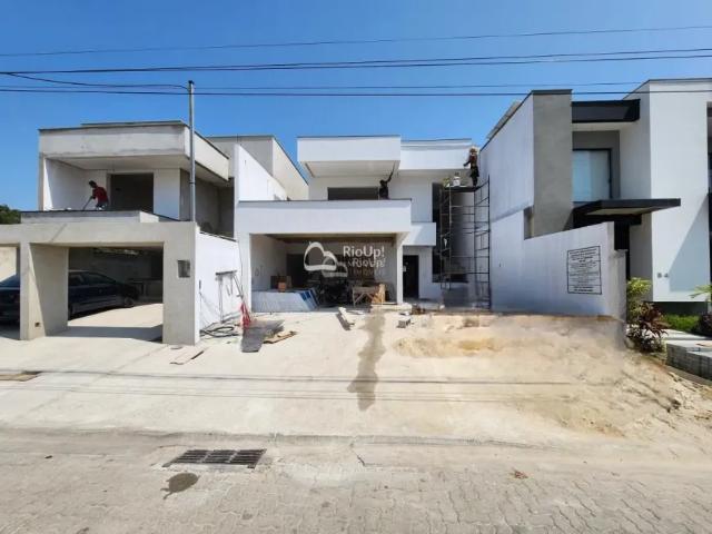 Casa de Condomínio com 4 Quartos e 5 banheiros à Venda, 265 m² por R$ 1.470.000