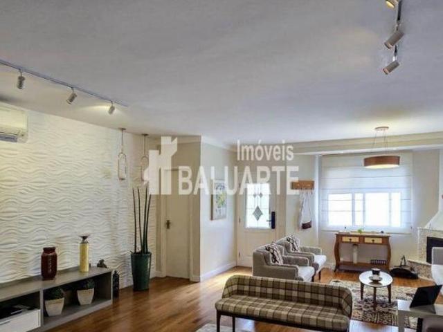 Casa de Condomínio com 4 Quartos e 5 banheiros à Venda, 260m² por R$ 2.200.000