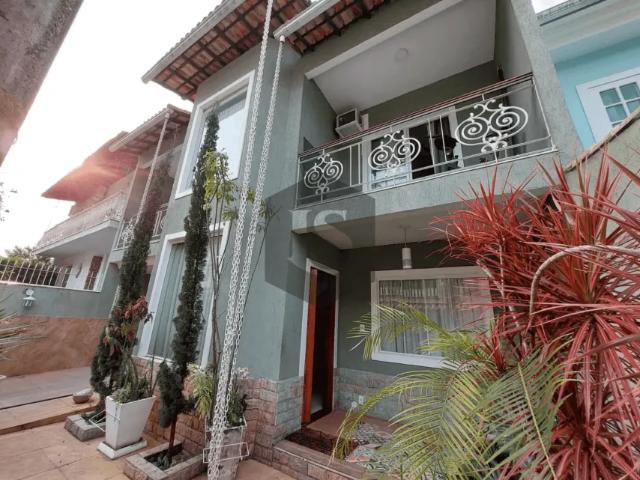 Casa de Condomínio com 4 Quartos e 5 banheiros à Venda, 300 m² por R$ 849.990