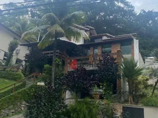 Casa de Condomínio com 4 Quartos e 5 banheiros à Venda, 378 m² por R$ 1.395.000