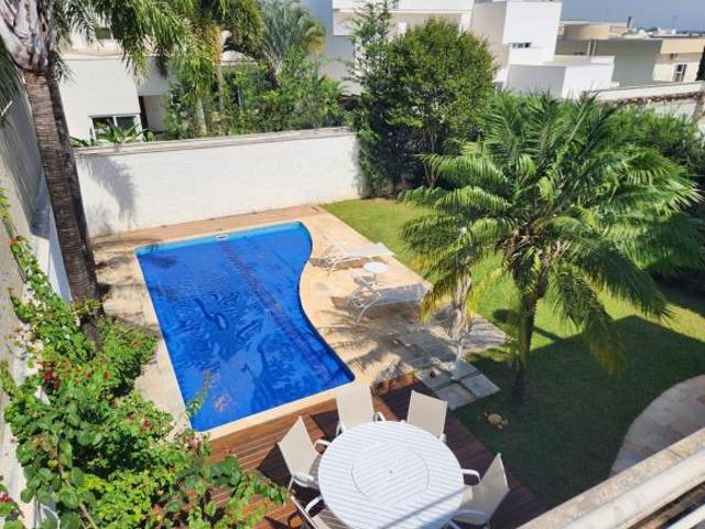 Casa de Condomínio com 4 Quartos e 5 banheiros à Venda, 385 m² por R$ 2.750.000