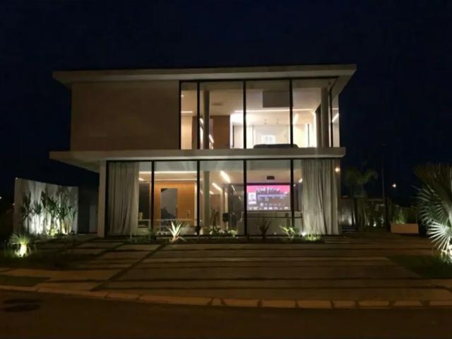 Casa de Condomínio com 4 Quartos e 5 banheiros à Venda, 470 m² por R$ 4.400.000