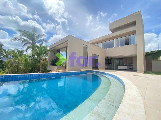 Casa de Condomínio com 4 Quartos e 5 banheiros à Venda, 470 m² por R$ 4.800.000