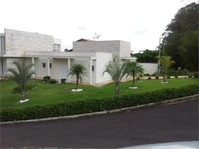Casa de Condomínio com 4 Quartos e 5 banheiros à Venda, 600 m² por R$ 2.600.000