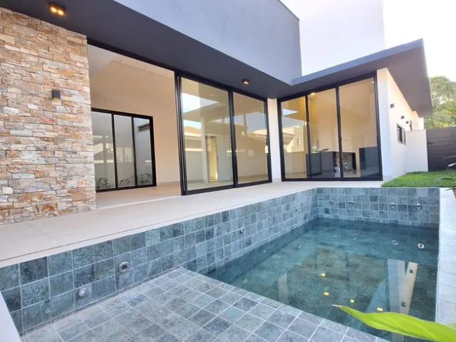 Casa de Condomínio com 4 Quartos e 6 banheiros à Venda, 250 m² por R$ 2.850.000