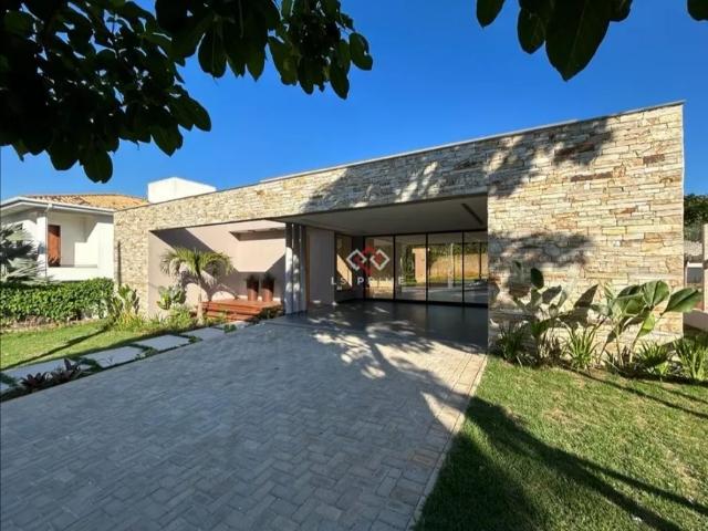 Casa de Condomínio com 4 Quartos e 6 banheiros à Venda, 290 m² por R$ 2.590.000