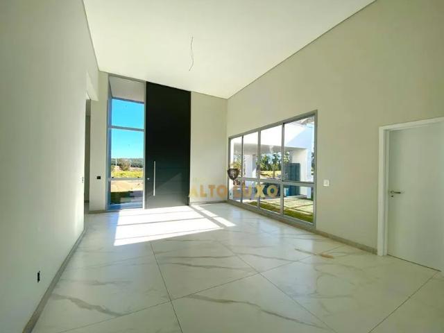 Casa de Condomínio com 4 Quartos e 6 banheiros à Venda, 348 m² por R$ 2.180.000