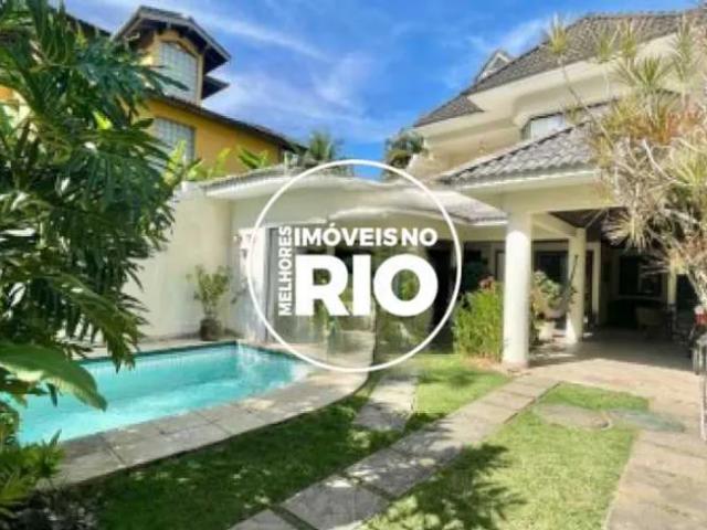 Casa de Condomínio com 4 Quartos e 6 banheiros à Venda, 350 m² por R$ 2.850.000