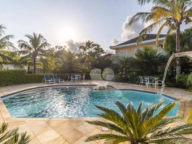 Casa de Condomínio com 4 Quartos e 6 banheiros à Venda, 410 m² por R$ 3.890.000