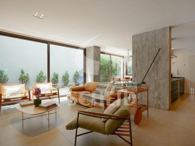 Casa de Condomínio com 4 Quartos e 6 banheiros à Venda, 445 m² reformada !