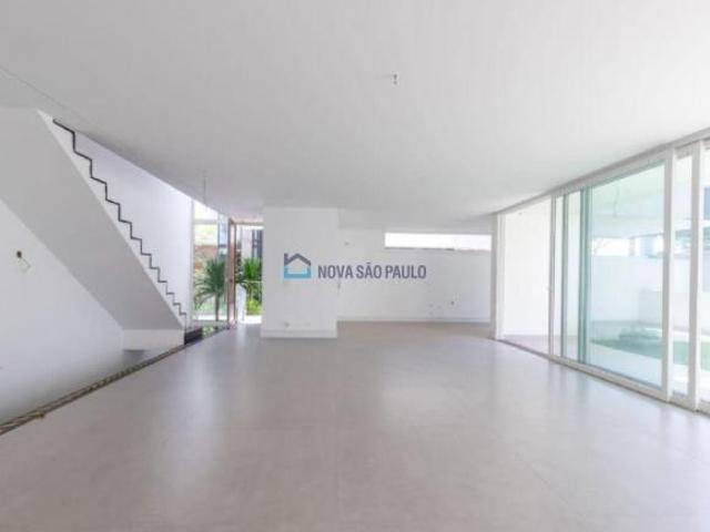 Casa de Condomínio com 4 Quartos e 6 banheiros à Venda, 450 m² por R$ 4.600.000