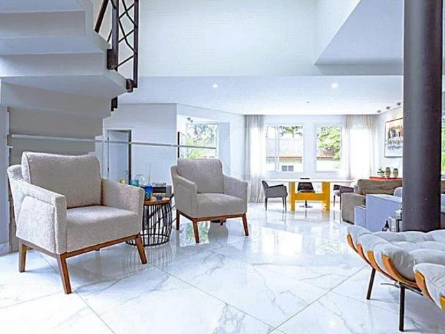 Casa de Condomínio com 4 Quartos e 6 banheiros à Venda, 515 m²
