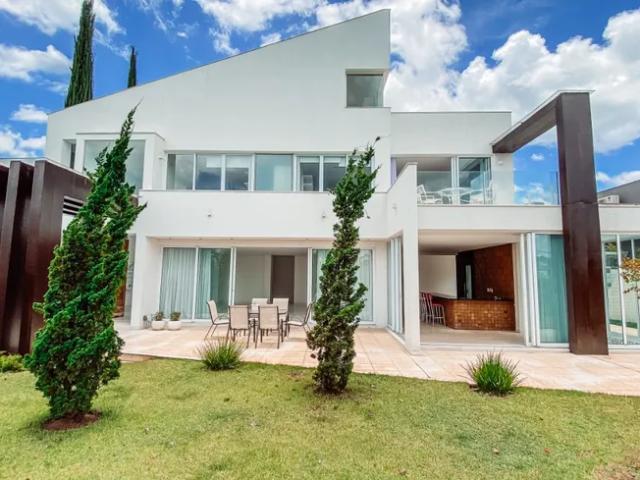 Casa de Condomínio com 4 Quartos e 6 banheiros à Venda, 515 m² por R$ 4.790.000