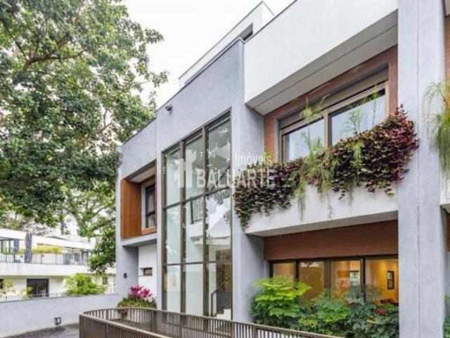 Casa de Condomínio com 4 Quartos e 6 banheiros à Venda