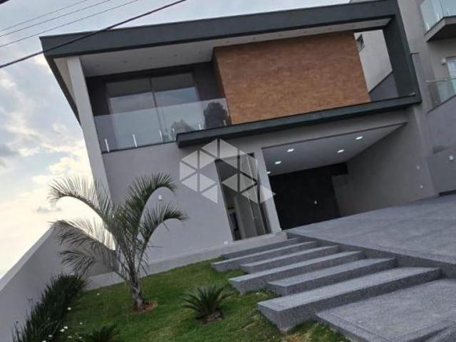 Casa de Condomínio com 4 Quartos e 6 banheiros!