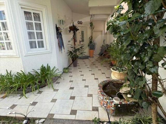 Casa de Condomínio com 4 Quartos e 6 banheiros