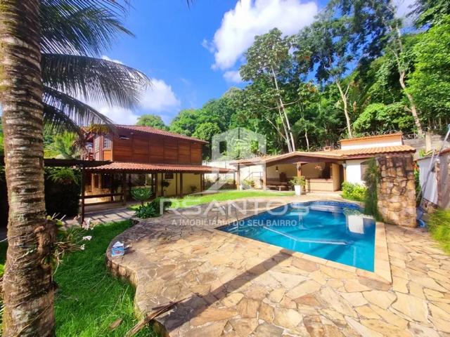 Casa de Condomínio com 4 Quartos e 7 banheiros à Venda, 700 m² por R$ 1.099.000