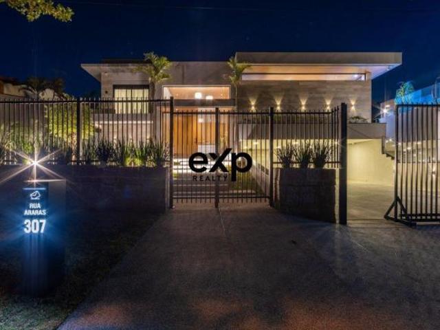 Casa de Condomínio com 4 Quartos e 8 banheiros à Venda, 700 m² por R$ 11.900.000