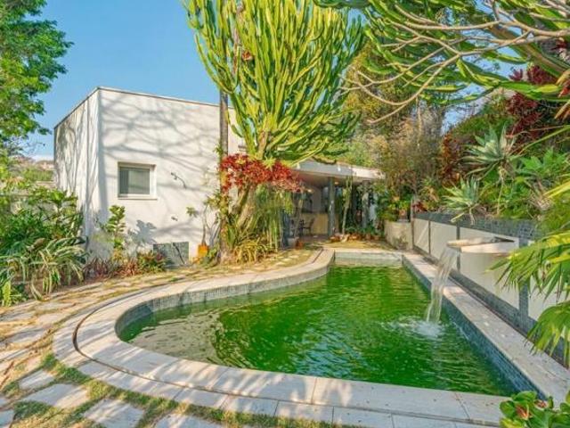 Casa de Condomínio com 4 Quartos e 9 banheiros à Venda, 358 m² por R$ 2.220.000