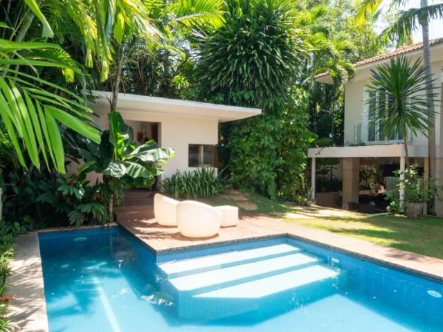 Casa de Condomínio com 4 Quartos para alugar, 598m² Jardins Paris