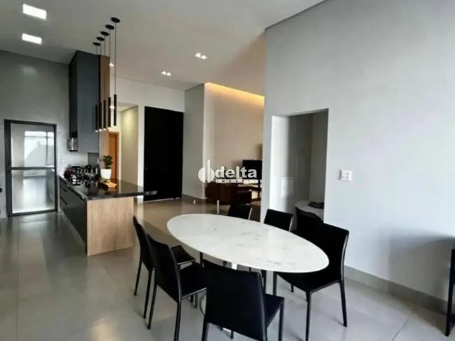 Casa de Condomínio com 4 Quartos para alugar, 190m² Novo Mundo