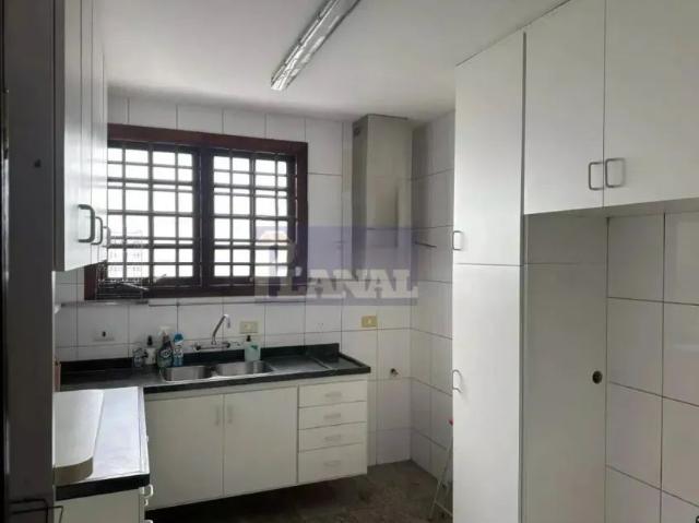 Casa de Condomínio com 4 Quartos para alugar, 204m² Indianópolis