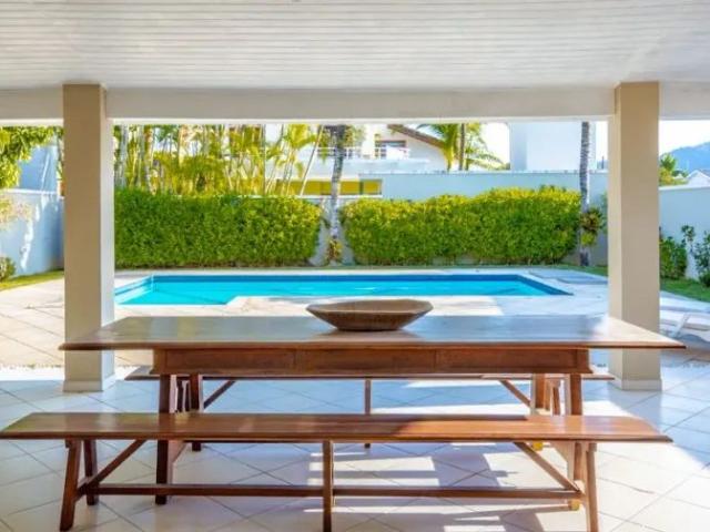 Casa de Condomínio com 4 Quartos para alugar, 300m² Jardim Acapulco