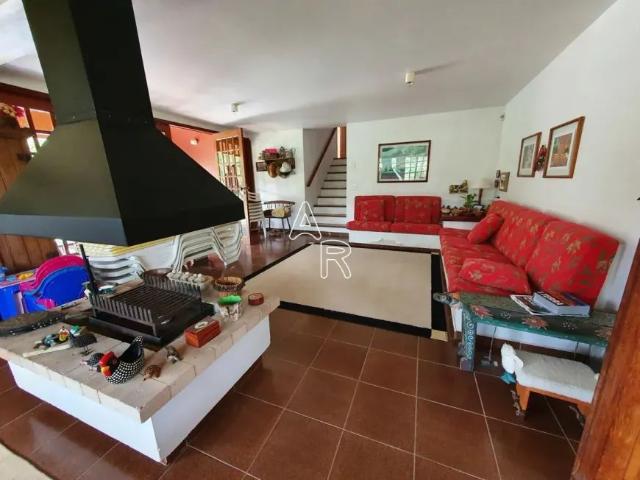 Casa de Condomínio com 4 Quartos para alugar, 300m² Jardim Itatiaia
