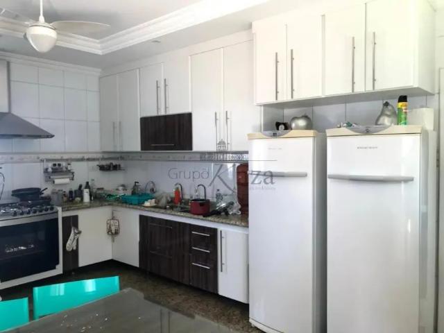 Casa de Condomínio com 4 Quartos para alugar, 327m² Jardim Altos de Santana I