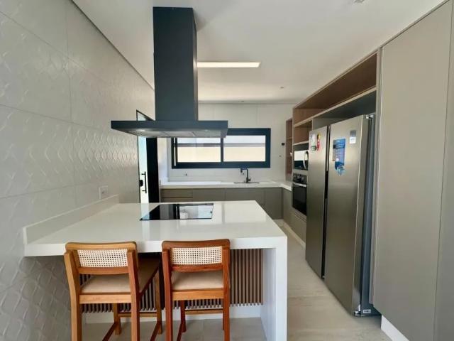 Casa de Condomínio com 4 Quartos para venda ou aluguel, 248m² Centro
