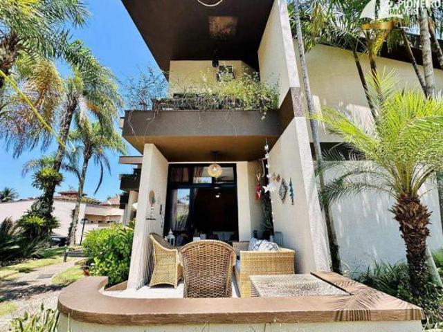 Casa de Condomínio com 4 quartos sendo 2 suítes a 500m da praia