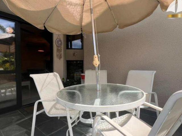 Casa de Condomínio com 4 quartos sendo 2 suítes a 500m da praia