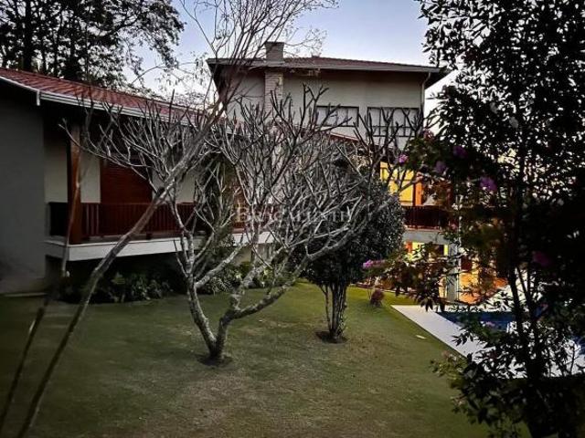 Casa de Condomínio com 4 Quartos, sendo 2 suites, com 598 m² em Vinhedo