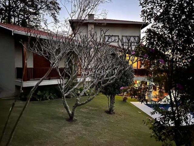 Casa de Condomínio com 4 Quartos, sendo 2 suites, com 598 m² em Vinhedo