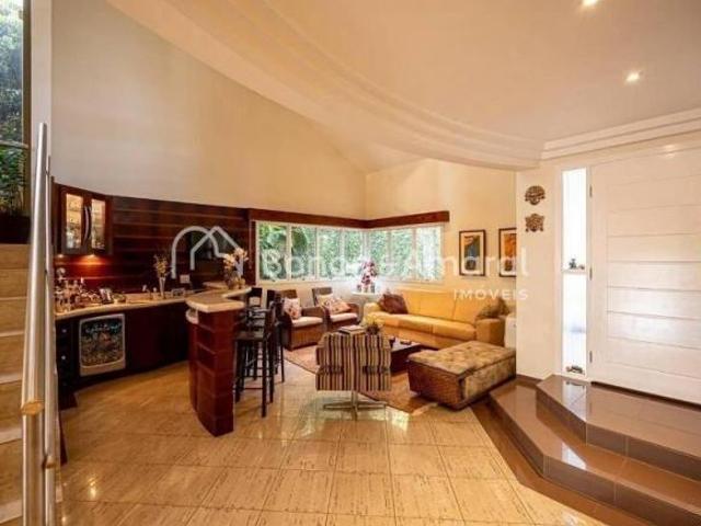 Casa de condomínio com 550 m² e 4 dormitórios