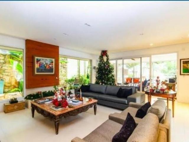 Casa de condomínio com 562 m², 6 quartos sendo 6 suítes à venda no bairro Vila Andrade