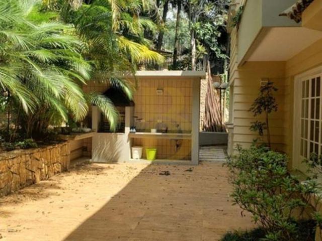 Casa de condomínio com 502 m², 4 quartos sendo 4 suítes à venda no bairro Jardim Petropolis
