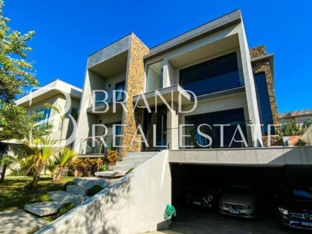 Casa de condomínio com 530 m², com 5 quartos sendo 4 suítes, mobiliado à venda no Genesis II