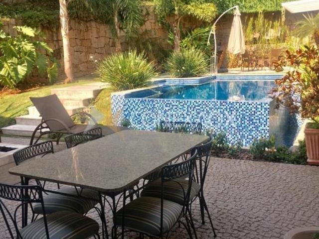 Casa de Condominio com 5 suítes