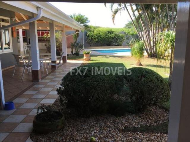 Casa de Condomínio com 5 suítes 8 banheiros à Venda, 452 m²