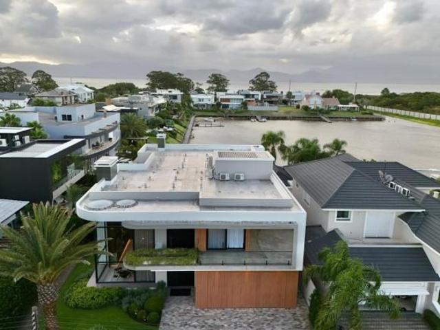 Casa de Condomínio com 5 quartos à venda em Capão Da Canoa, no bairro Zona Nova