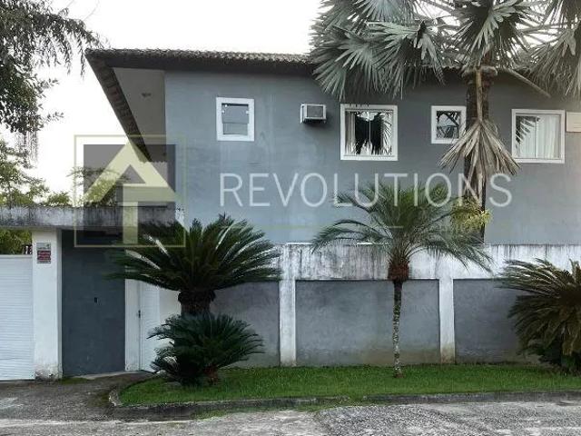 Casa de Condomínio com 5 Quartos e 12 banheiros à Venda, 260 m² por R$ 1.100.000