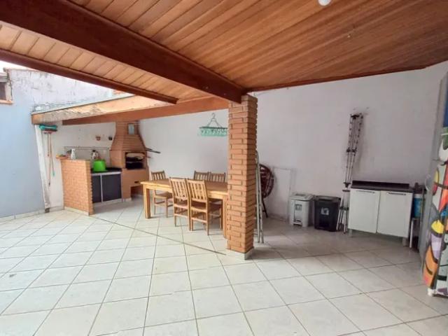 Casa de Condomínio com 5 Quartos e 3 banheiros à Venda, 213 m² por R$ 649.999