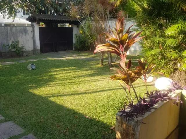 Casa de Condomínio com 5 Quartos e 3 banheiros à Venda, 286 m² por R$ 2.690.000