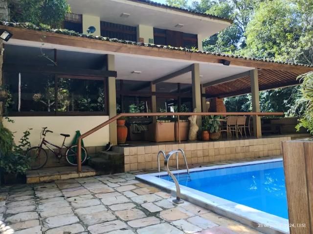 Casa de Condomínio com 5 Quartos e 4 banheiros à Venda, 360 m² por R$ 1.200.000