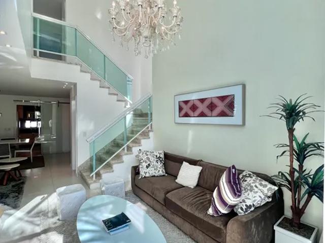 Casa de Condomínio com 5 Quartos e 5 banheiros à Venda, 240 m² por R$ 1.390.000